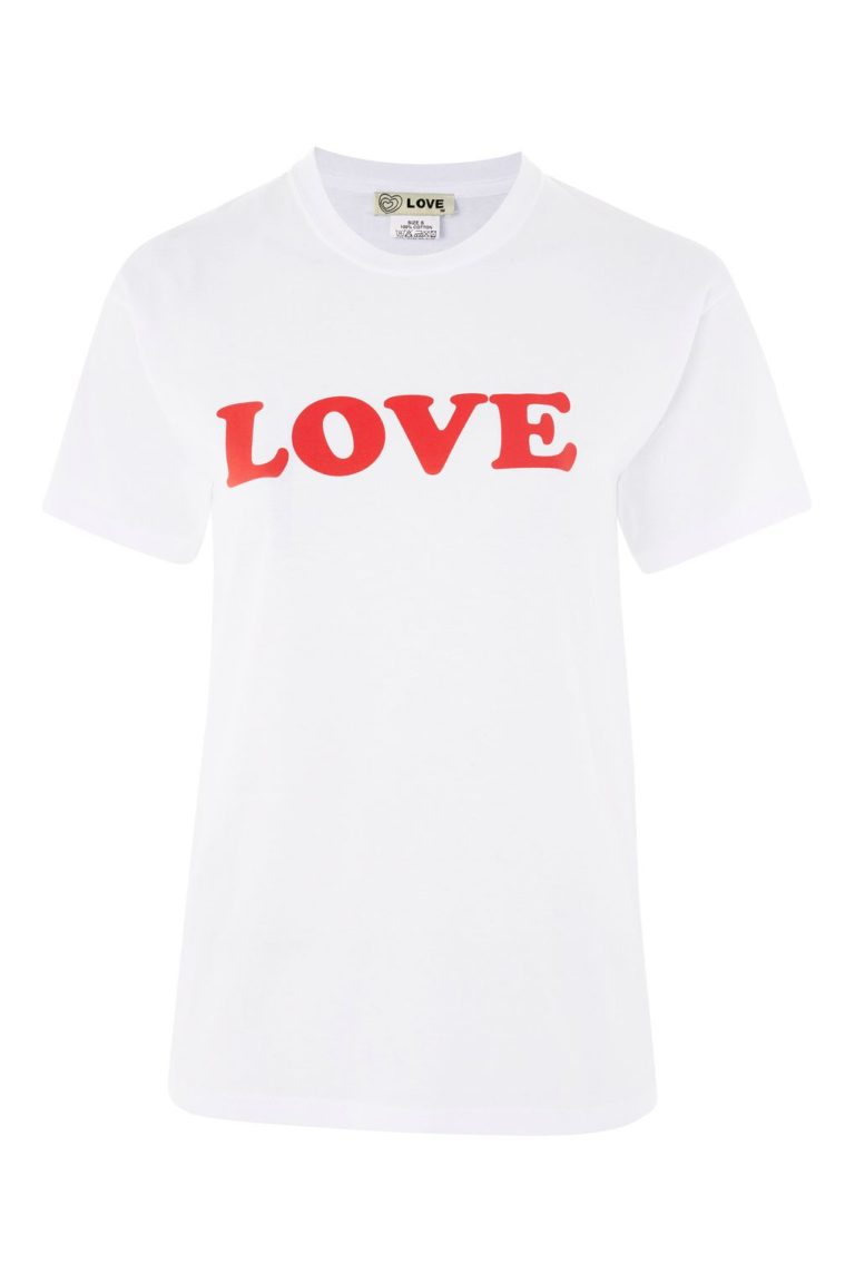 Αυτό το T-shirt θα μονοπωλήσει στο street style το 2018 | OZON Magazine